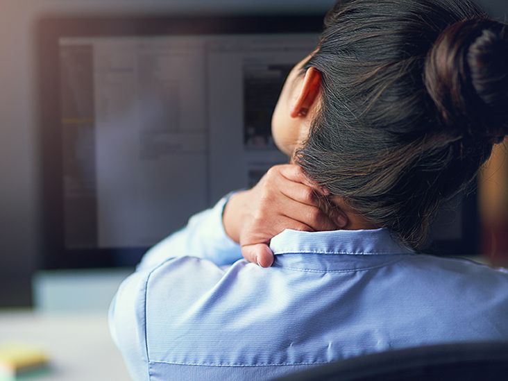 4 Upper Back Stretches You Can Do at Your Desk