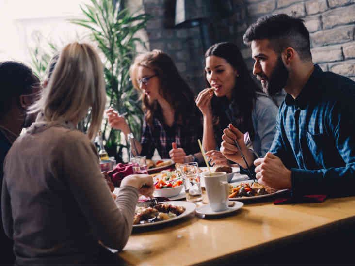 20 Clever Tips to Eat Healthy When Eating Out