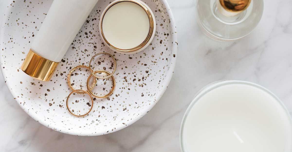 Alpha Hydroxy Acid: 8 Skincare Benefits and How to Use it