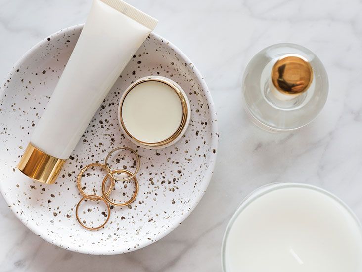 Alpha Hydroxy Acid: 8 Skincare Benefits and How to Use it