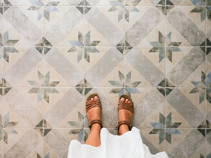 How to Safely Remove a Damaged Toenail