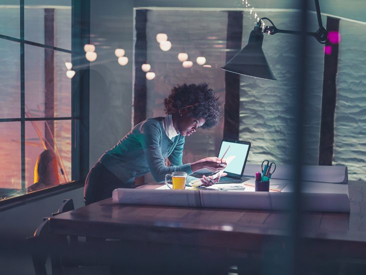 What is a Workaholic? Signs and How to Manage