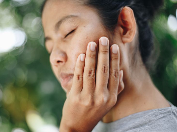 Why Do My Teeth Hurt When I Wake Up? 7 Common Causes