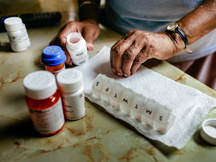 Steroids for Rheumatoid Arthritis: Dosage, Side Effects, and More