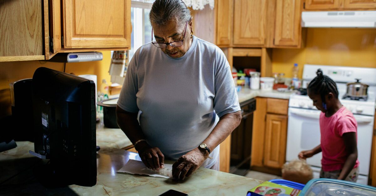 VRd for Multiple Myeloma: Use, Regimen, Cost, and Side Effects