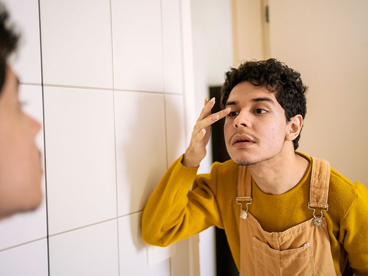 Crusty Eyelashes: Possible Causes and Treatments