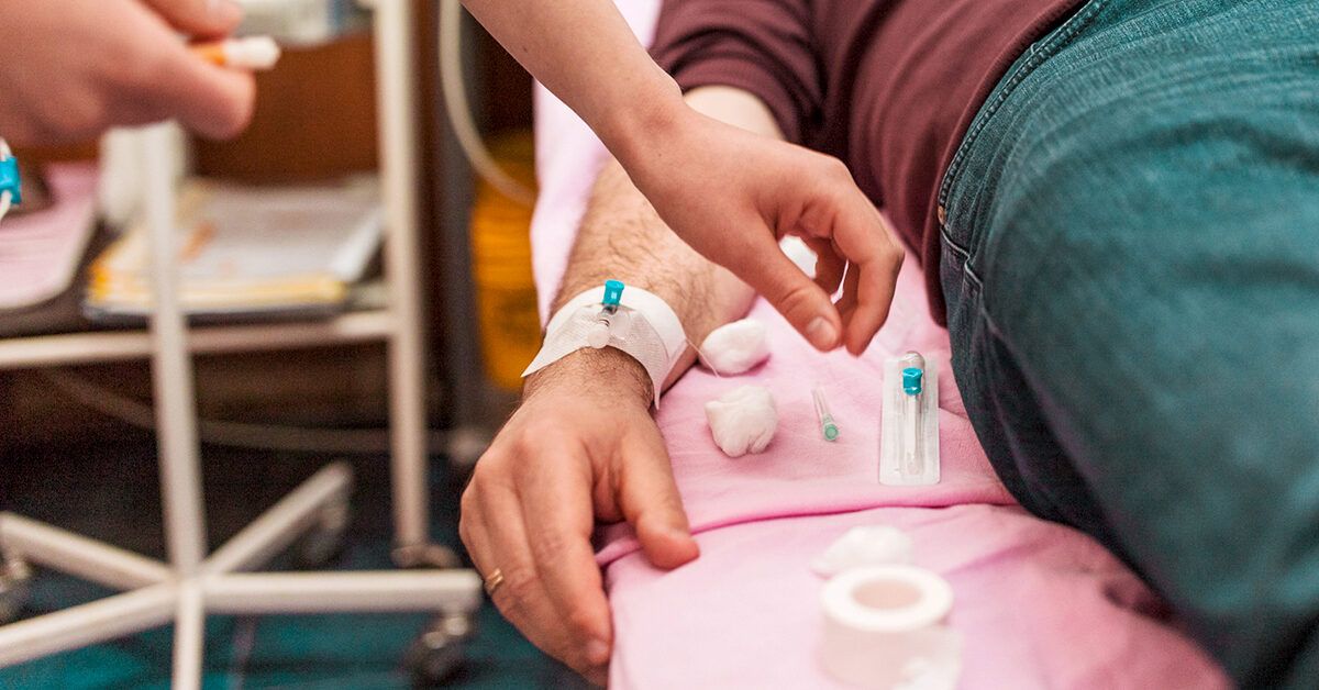 Addisonian Crisis: Risks, Symptoms, and Treatment