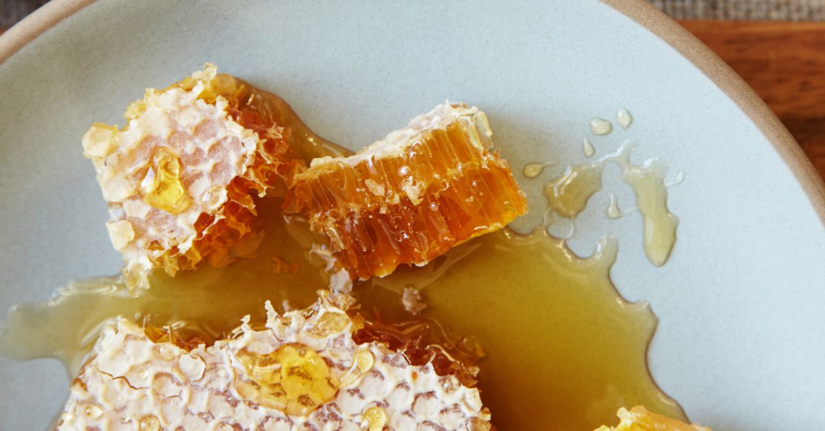 Can You Safely Eat Honeycomb? Benefits and Uses