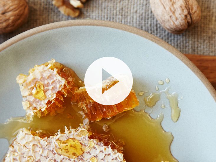 Can You Safely Eat Honeycomb? Benefits and Uses