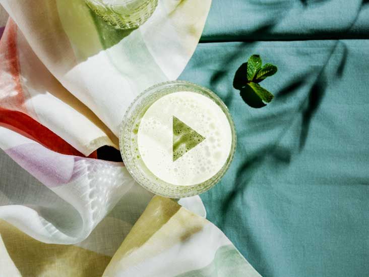 Healthline Presents: How To Make a Green Smoothie