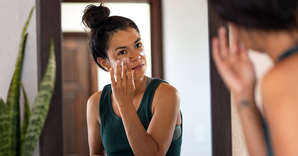 Retinol and Dry Eyes: What’s the Connection Between Them?