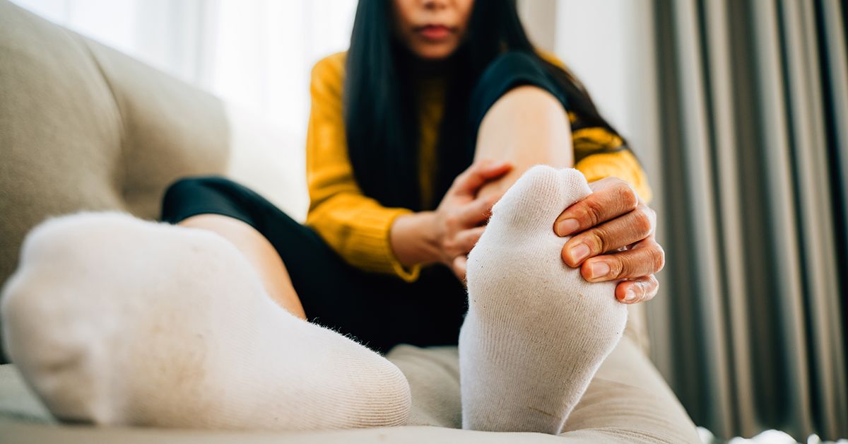 Early Stage Gout Symptoms in Feet and Hands