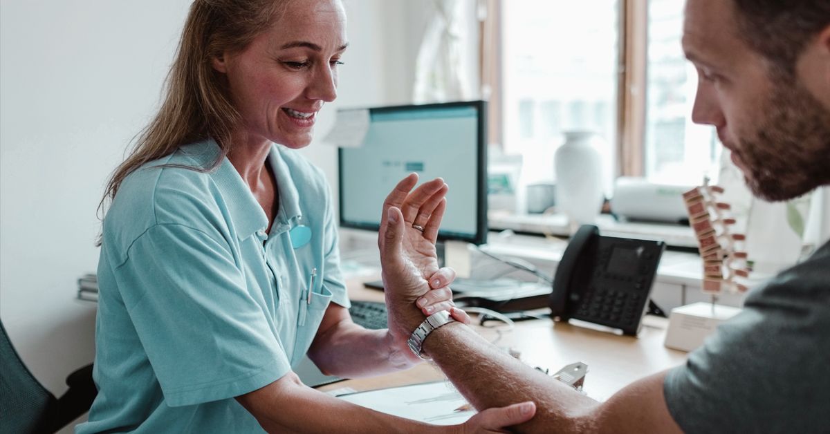 Phalen's Maneuver for Diagnosing Carpal Tunnel Syndrome