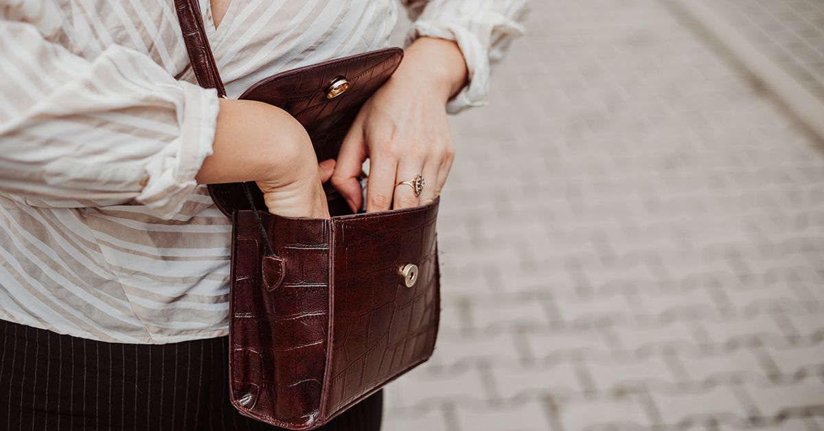 Chronic Migraine: 11 Items to Carry in Your Bag