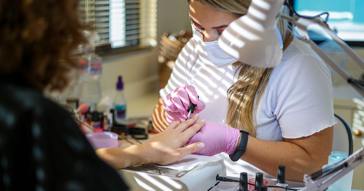 Shellac vs. Gel: Which One to Pick?