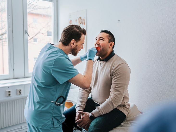 White Spots on Tonsils: Causes, Symptoms, Treatment, Risks