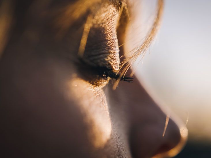 Eyelid Sunburn: Symptoms and Treatment