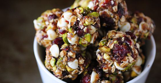 21 Energy Snacks to Boost Your Day: Stay Alert and Energized