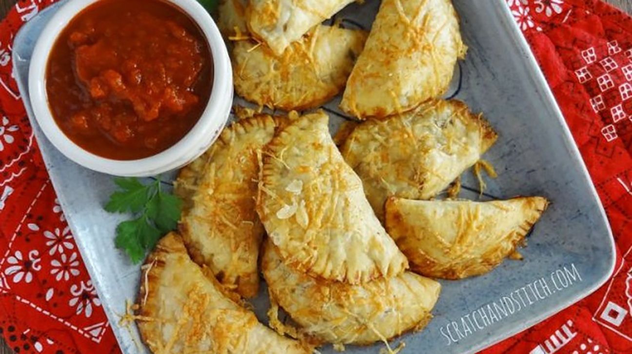What's the Difference between Calzone and Stromboli?