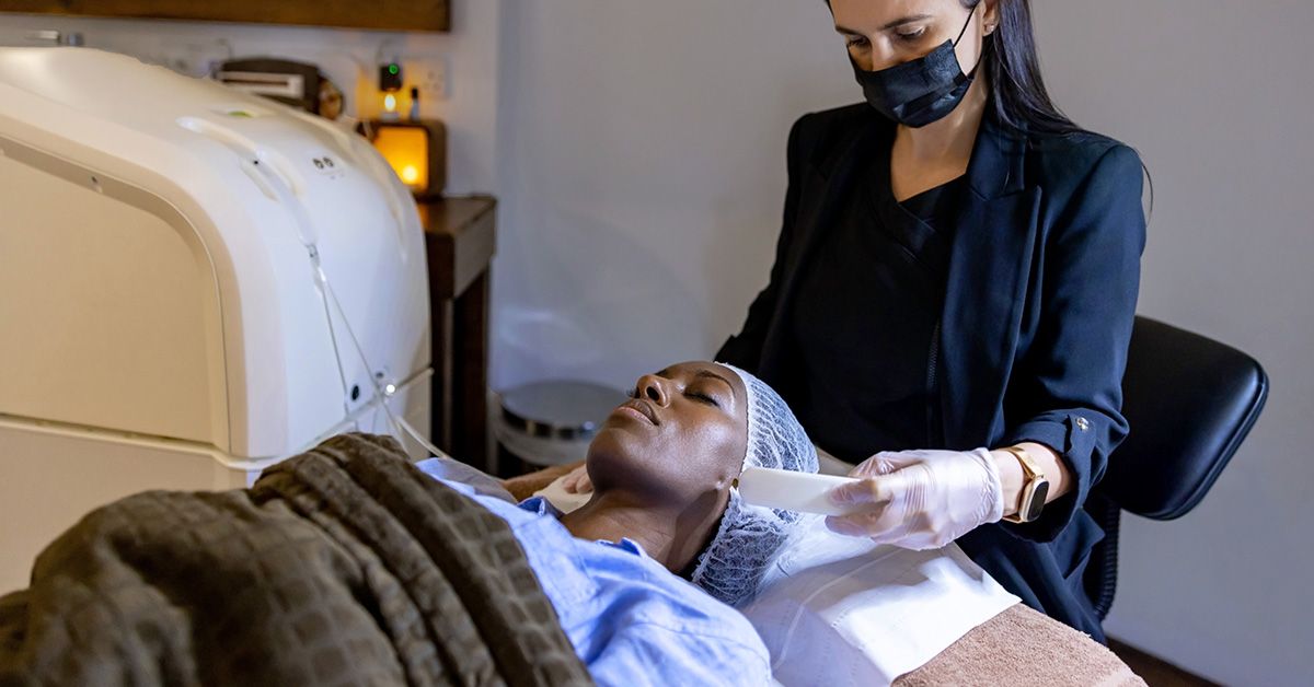 Lymphatic Drainage Facial: Discover the Benefits and DIY Tips