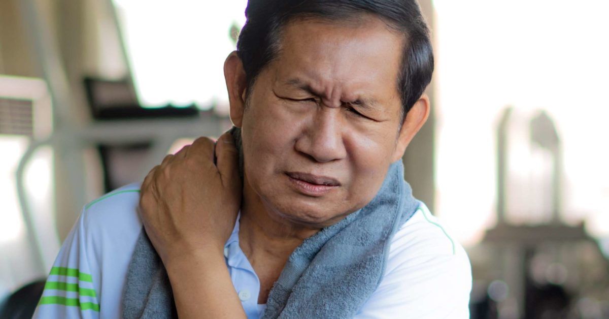 Cracking shoulder: Causes and when to see a doctor