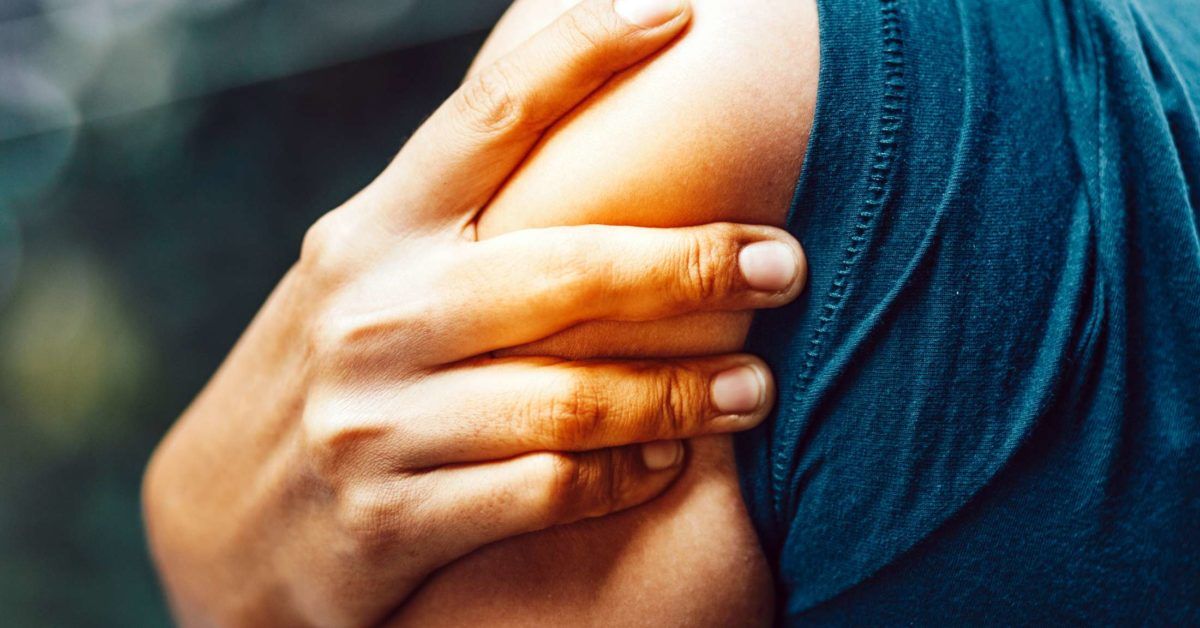 Shoulder impingement: Symptoms, diagnosis, and stretches