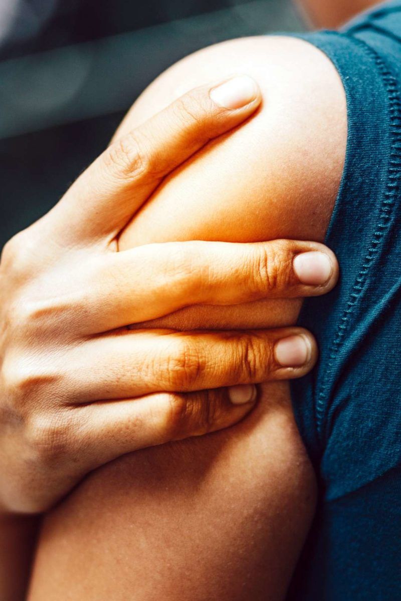Shoulder impingement: Symptoms, diagnosis, and stretches