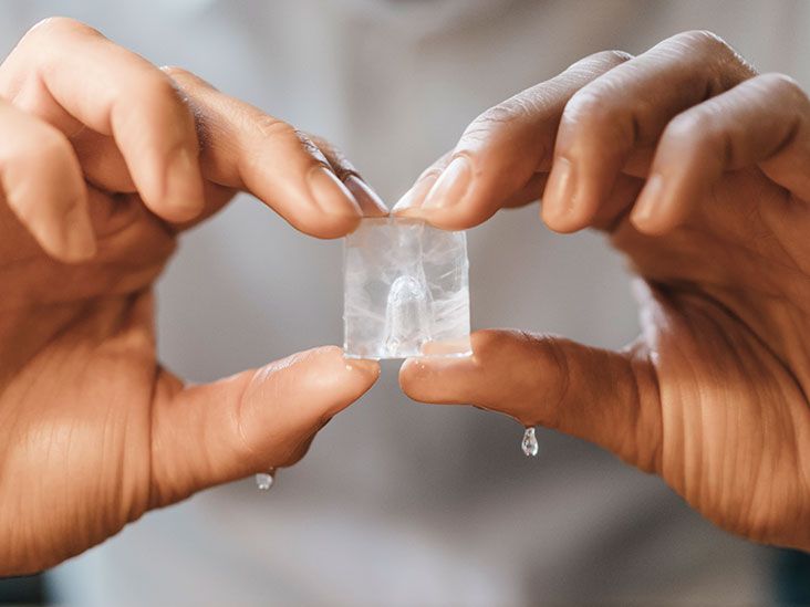 Pagophagia: Symptoms, causes, and treatment