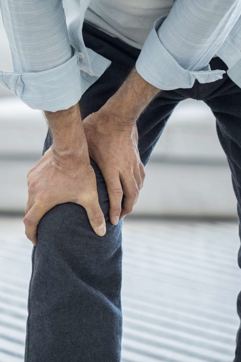 Chronic knee pain: Causes, risk factors, treatment, and tips