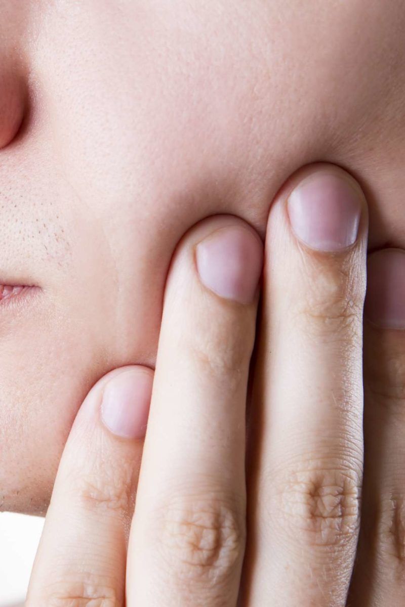 Pericoronitis: Symptoms, treatments, and complications