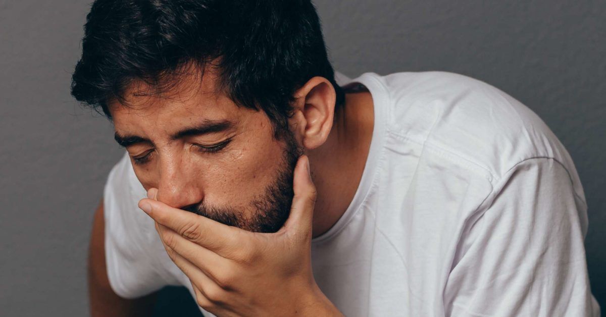 Vomitar bilis: causas, tratamiento y prevención