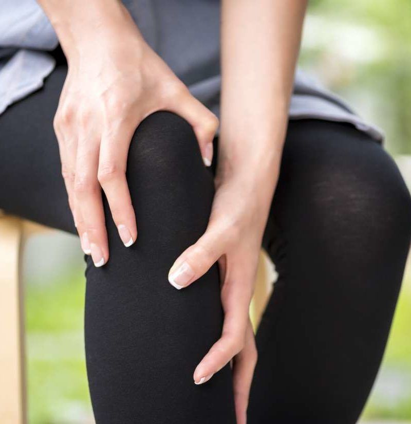 Knee buckling: Causes, exercises, and treatment
