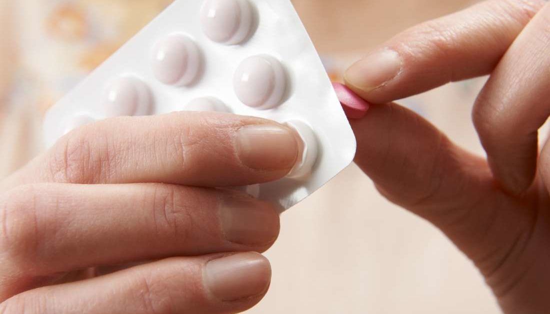 Acitretin: Uses, side effects, and interactions