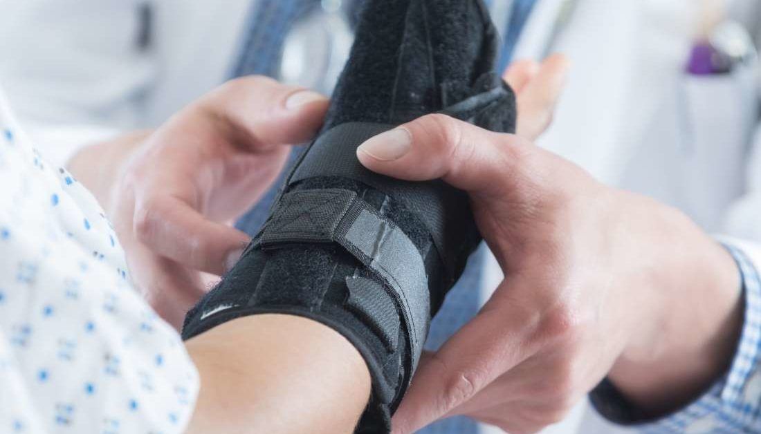 Bone fracture repair: Procedures, risks, and healing time