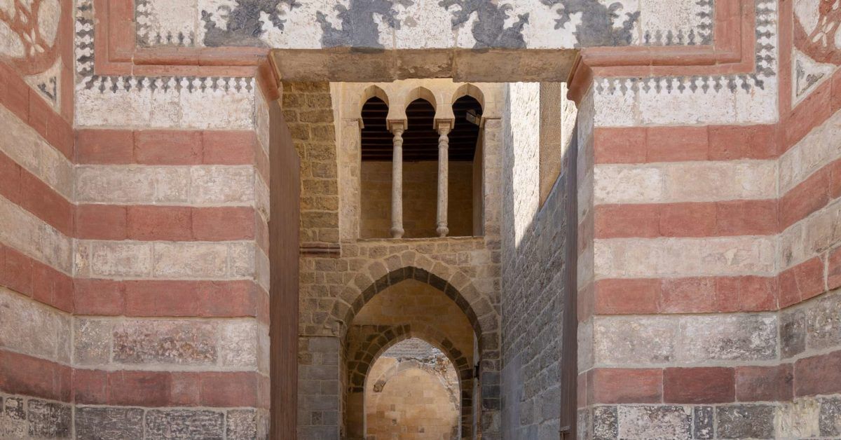 Medieval Islamic medicine: Influences, thinkers, and anatomy