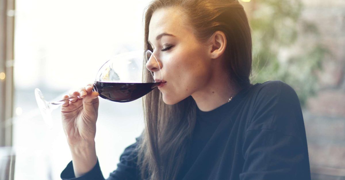 Alcohol and Humira: Side effects, risks, and safety