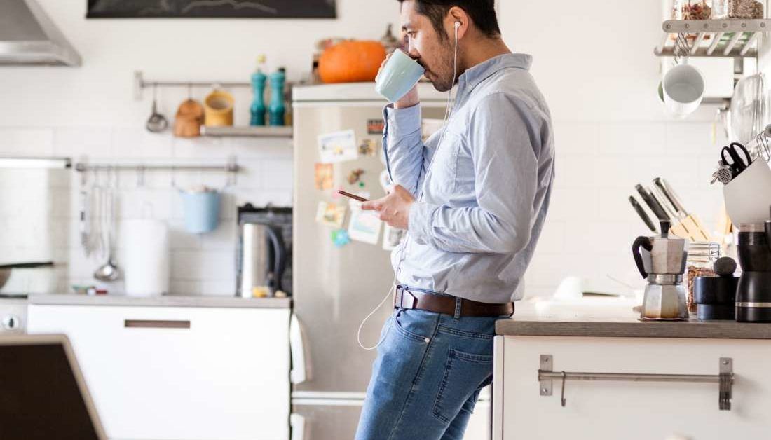 Does living alone increase mental health risk?