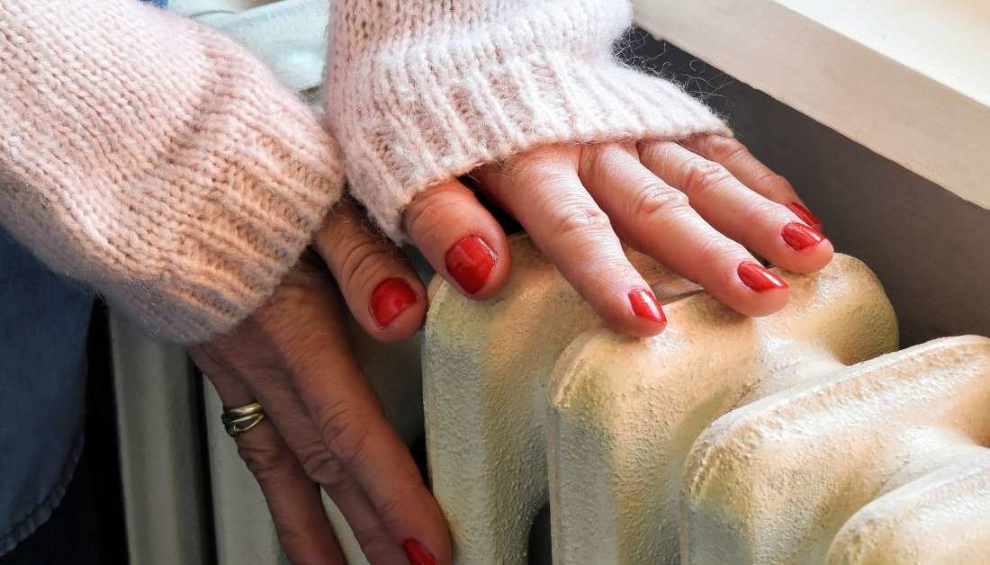 What causes cold fingers?