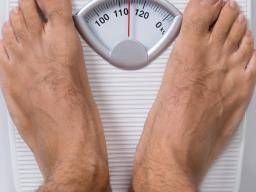 Boost weight loss by taking 2-week dieting breaks, says study