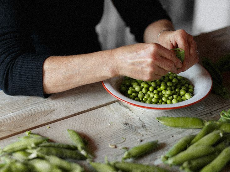 Which foods weaken the immune system?