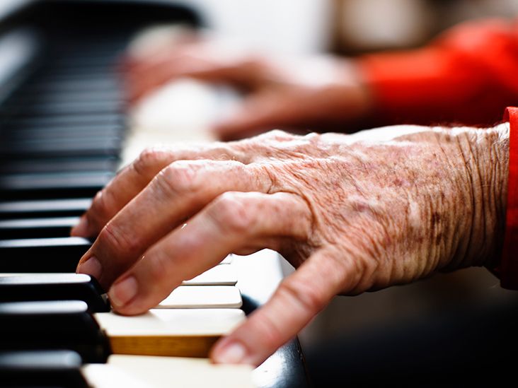 Finger psoriatic arthritis: Symptoms, pictures, and coping tips
