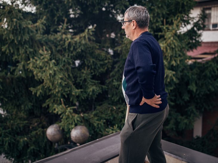 Back rib pain: Causes and treatment