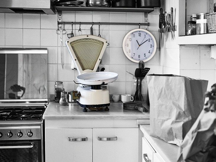 What is the rule of 15 and how does it treat hypoglycemia?