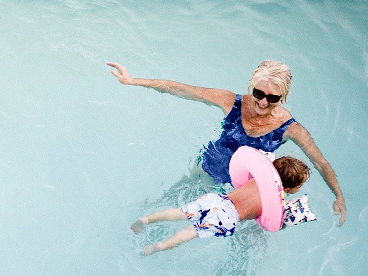 How can hypertrophic cardiomyopathy impact a person's life expectancy?