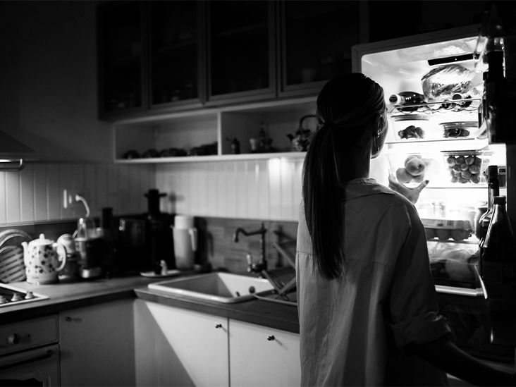 Waking up hungry: Causes and how to stop it