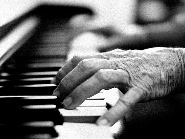 ALS vs. Parkinson's disease: Differences and more ALS vs. Parkinson's disease: Differences and more