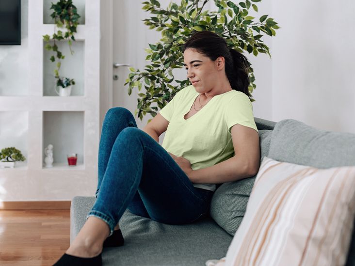 Tight stomach or abdomen: Causes and treatments