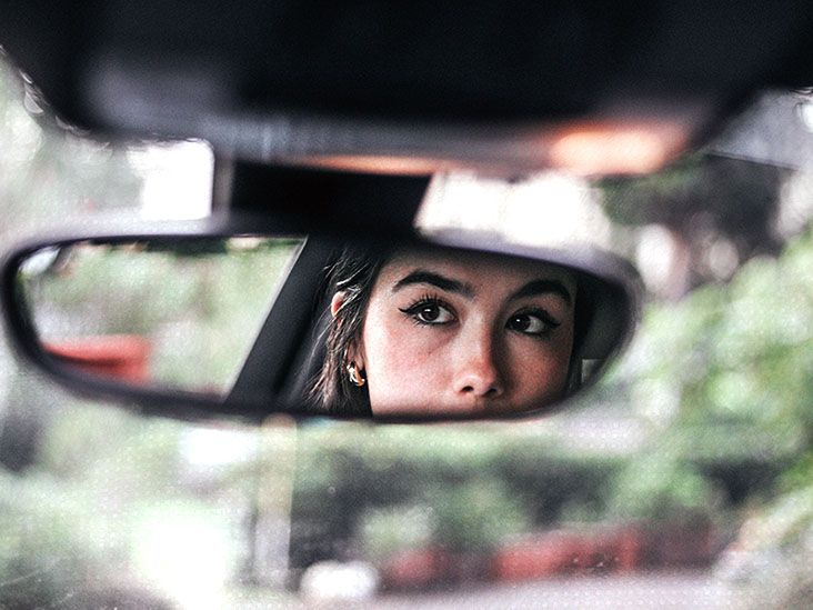 Macular hole: Symptoms, causes, and prognosis