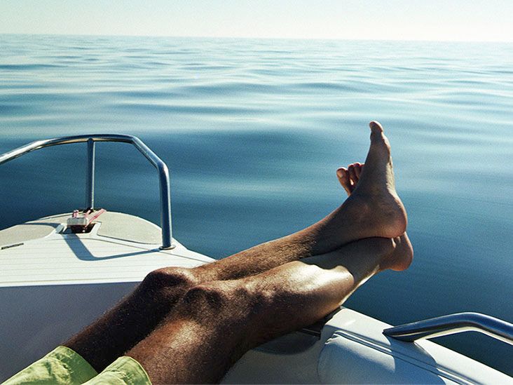 Broken toe: Treatments, symptoms, pictures, and healing time