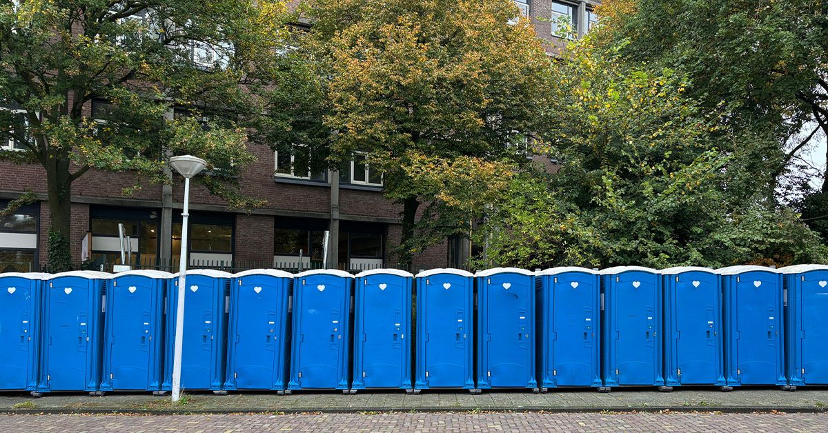 How much feces can the body hold?